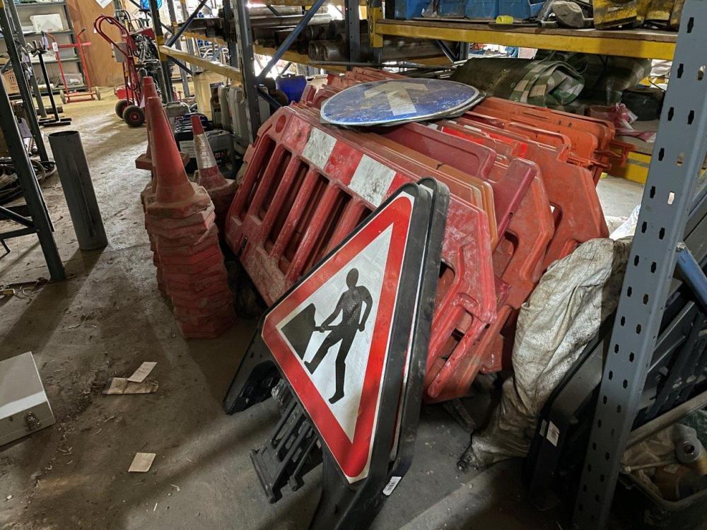 12 x Safety Barriers; 2000mm (L) x 1100mm (H), 4 x Triangle Safety ...