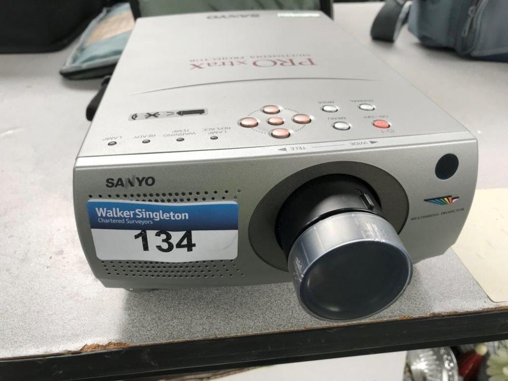 SANYO Pro Xtra X Multimedia Projector with Case