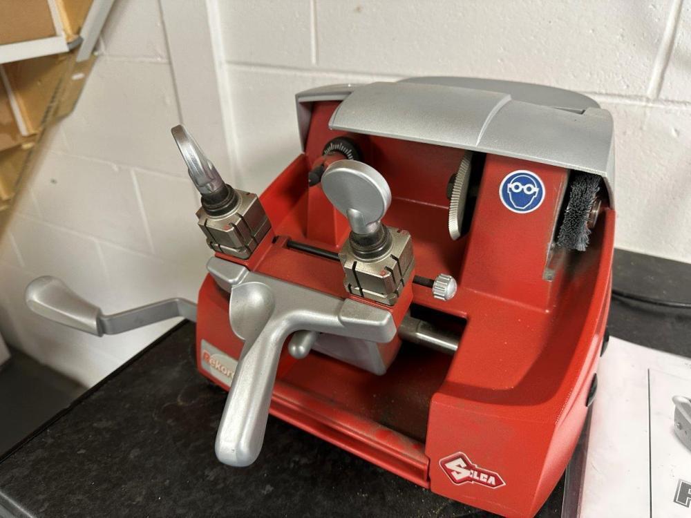 SILCA Rekord Semi Automatic Key Cutting Machine; Serial No. 1110111870431
