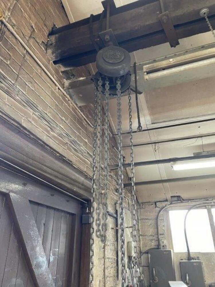 YALE TRIPLEX 1 Ton Manual Chain Block to Include Various Lifting Straps ...