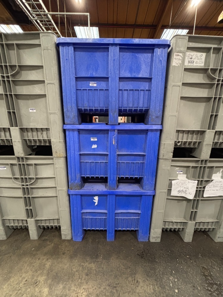 3 x 700 litres Plastic Stillages