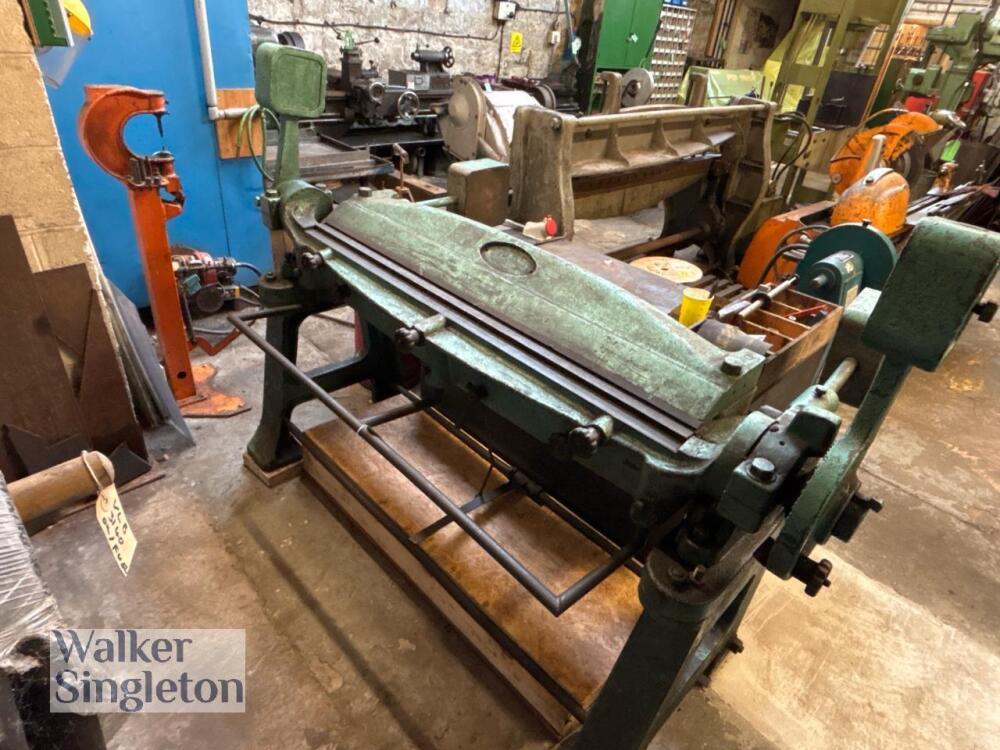 Free Standing Heavy Duty Manual Box & Pan Folding Machine