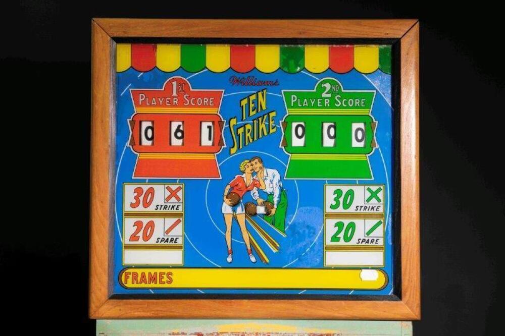 WILLIAMS Ten Strike 2 Player Gaming Machine with Cast Iron Figure to ...